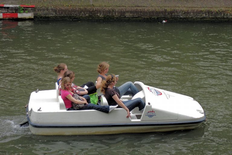 Utrecht, waterfiets - Een groet uit: